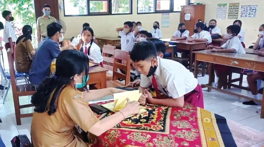 Siswa SDN Curug II Periksa Kesehatan | Banten Ekspres
