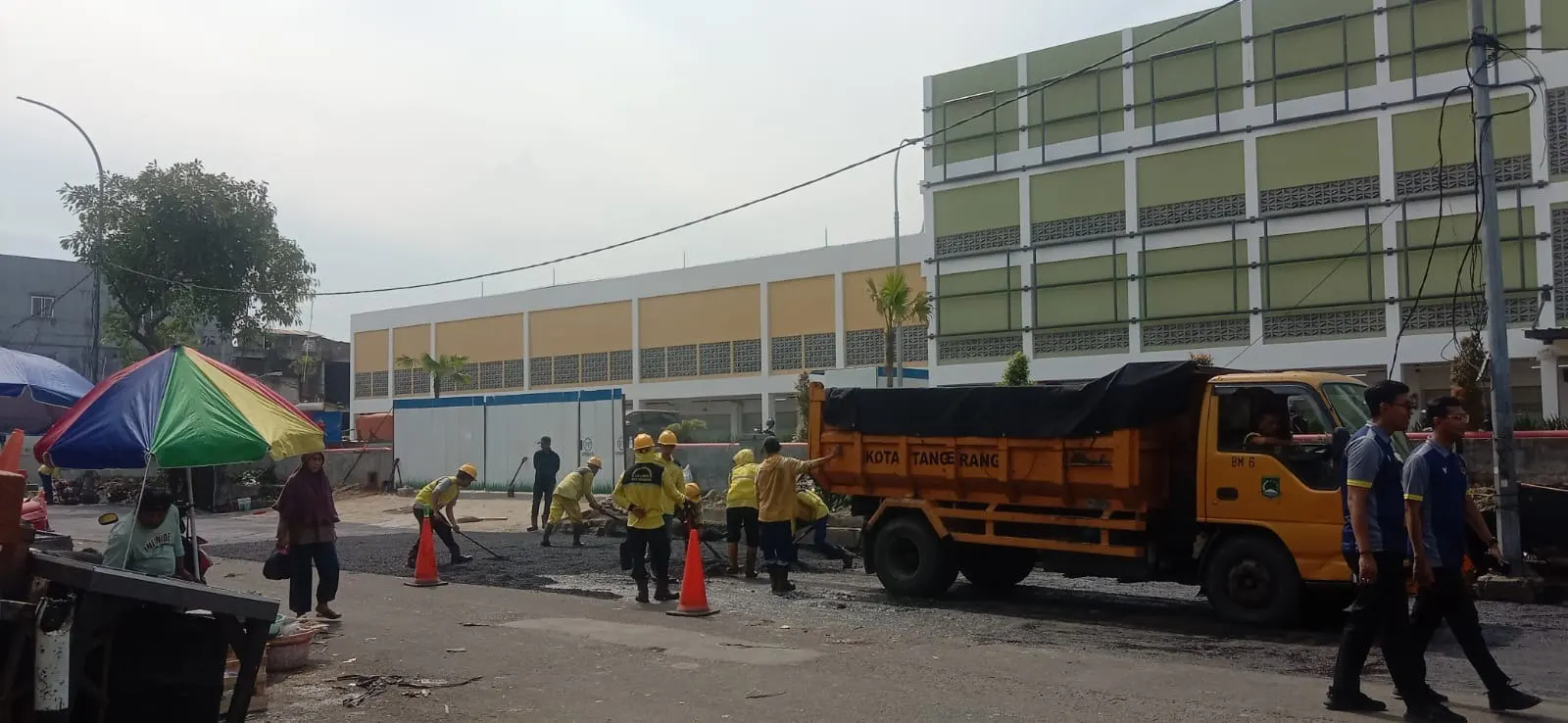 Pasar Anyar Belum Layak Fungsi, Atap Bocor Banjir di Mana-mana