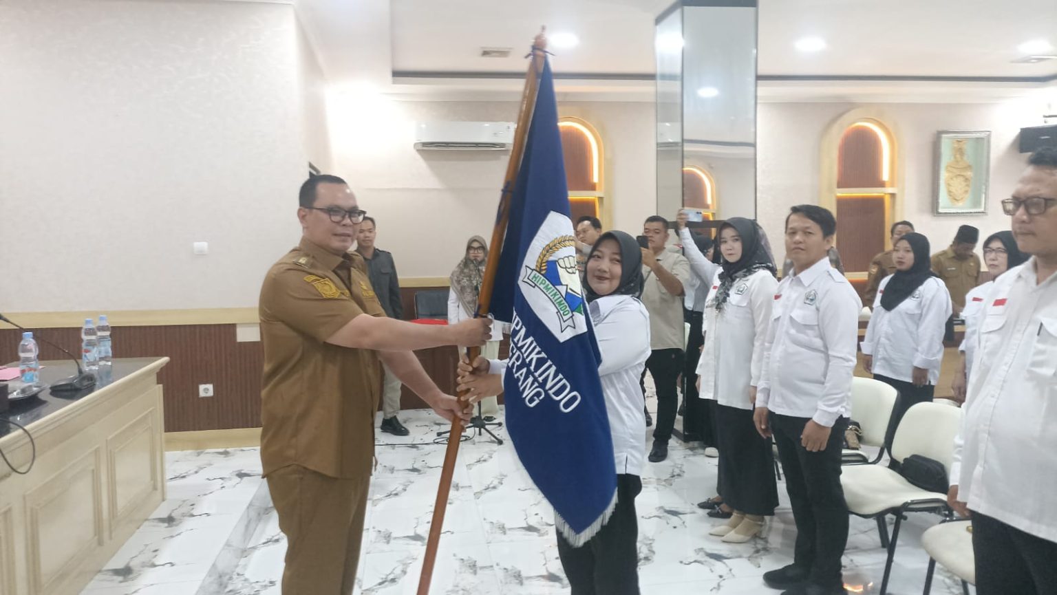 Wali Kota Serang Budi Rustandi Lantik Pengurus HIPMIKINDO 2025–2030 ...
